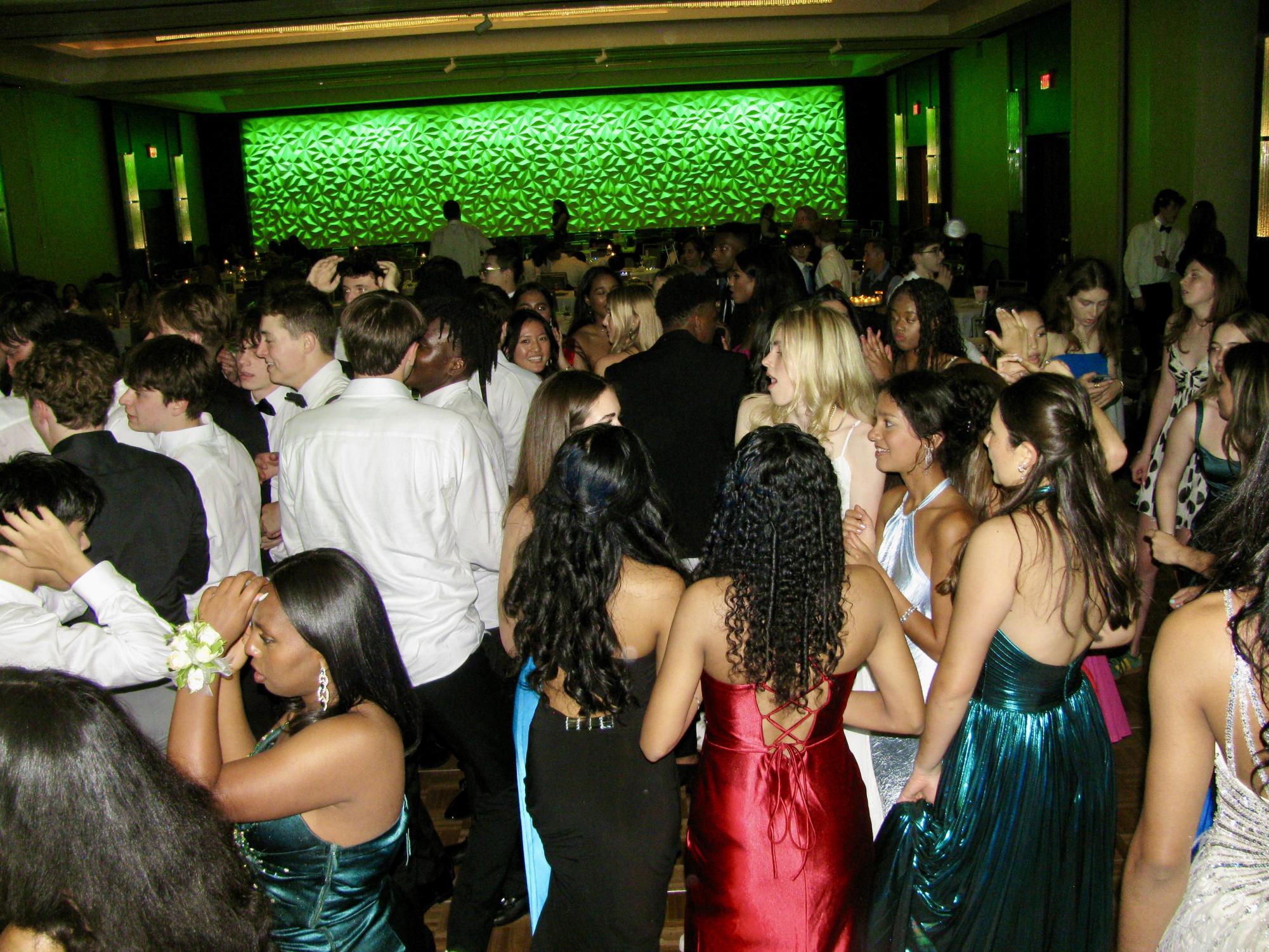 Prom Should Not be Held on Memorial Day Weekend – Horizon